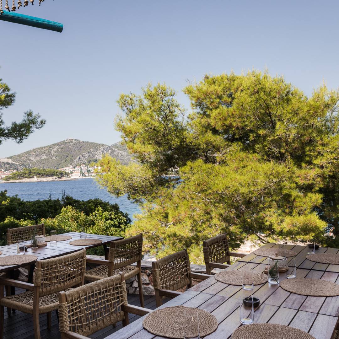 Posjetile smo Rougemarin Hvar na Jerolimu. Ovo je mjesto koje pleše ...